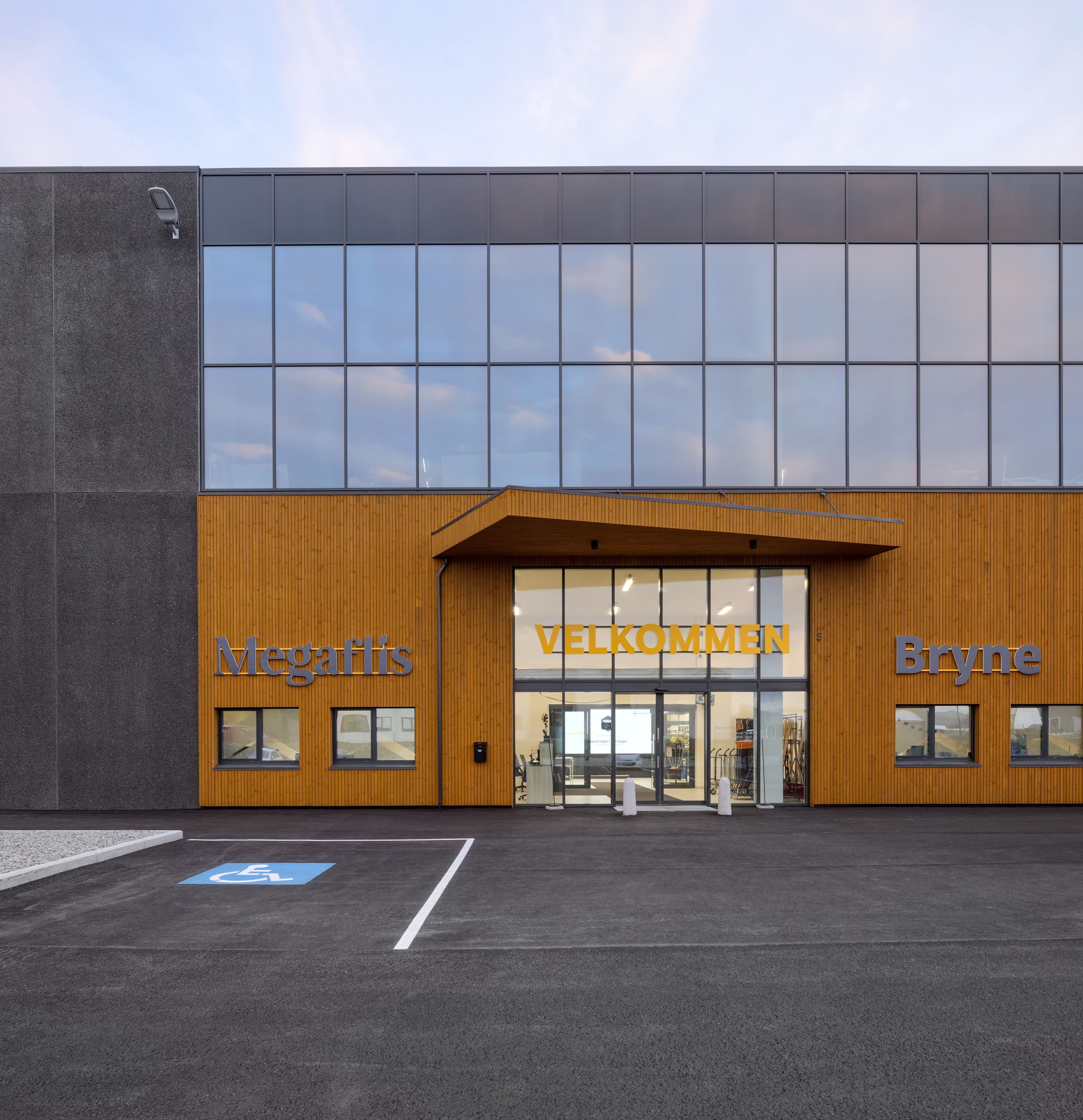 Megaflis Bryne | Masiv